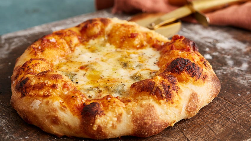 Pizza Quattro Formaggi | 4 oste | Se opskriften her