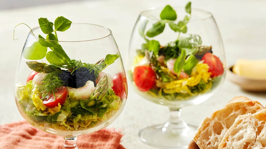 Moderne rejecocktail med cremet avocadocreme | Se opskriften her!