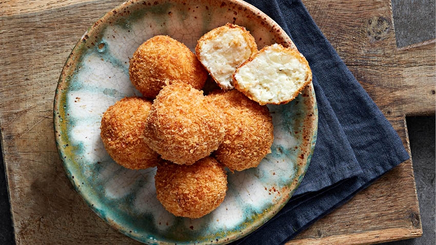 Brandade Croquette | Friteret Kartoffelmos med Torsk | Se Opskrift!