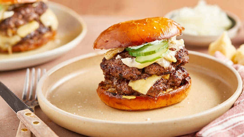 Smashburger med løg og ost | Tager kun 20 min | Se her!